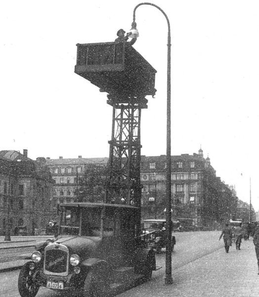The History of Scissor Lifts